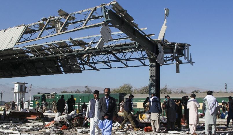 Interior minister arrives in Quetta to attend funeral prayers of blast ...