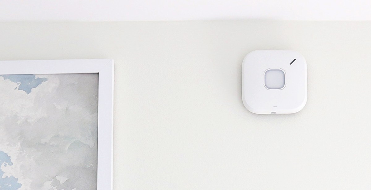 First Alert’s new smart smoke alarm is meant to be a Google Nest Protect replacement