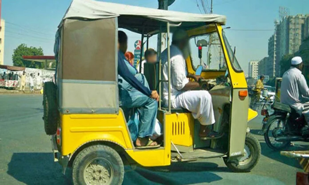 Rickshaw banned on 11 main roads of Karachi