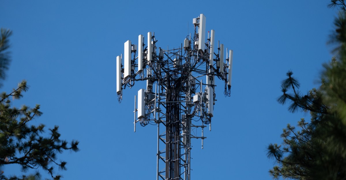 Cops can’t do cell tower mass surveillance ‘dumps,’ court rules