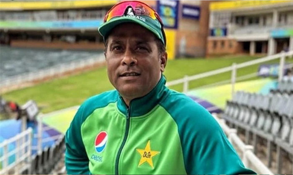 Pakistani cricket team's fielding coach resigns