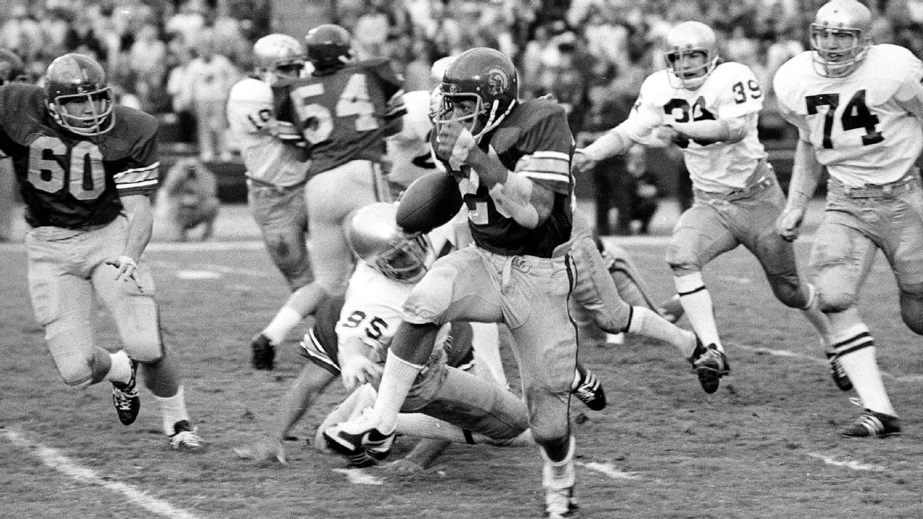 From train rides to Reggie Bush: The best games in the USC-Notre Dame rivalry