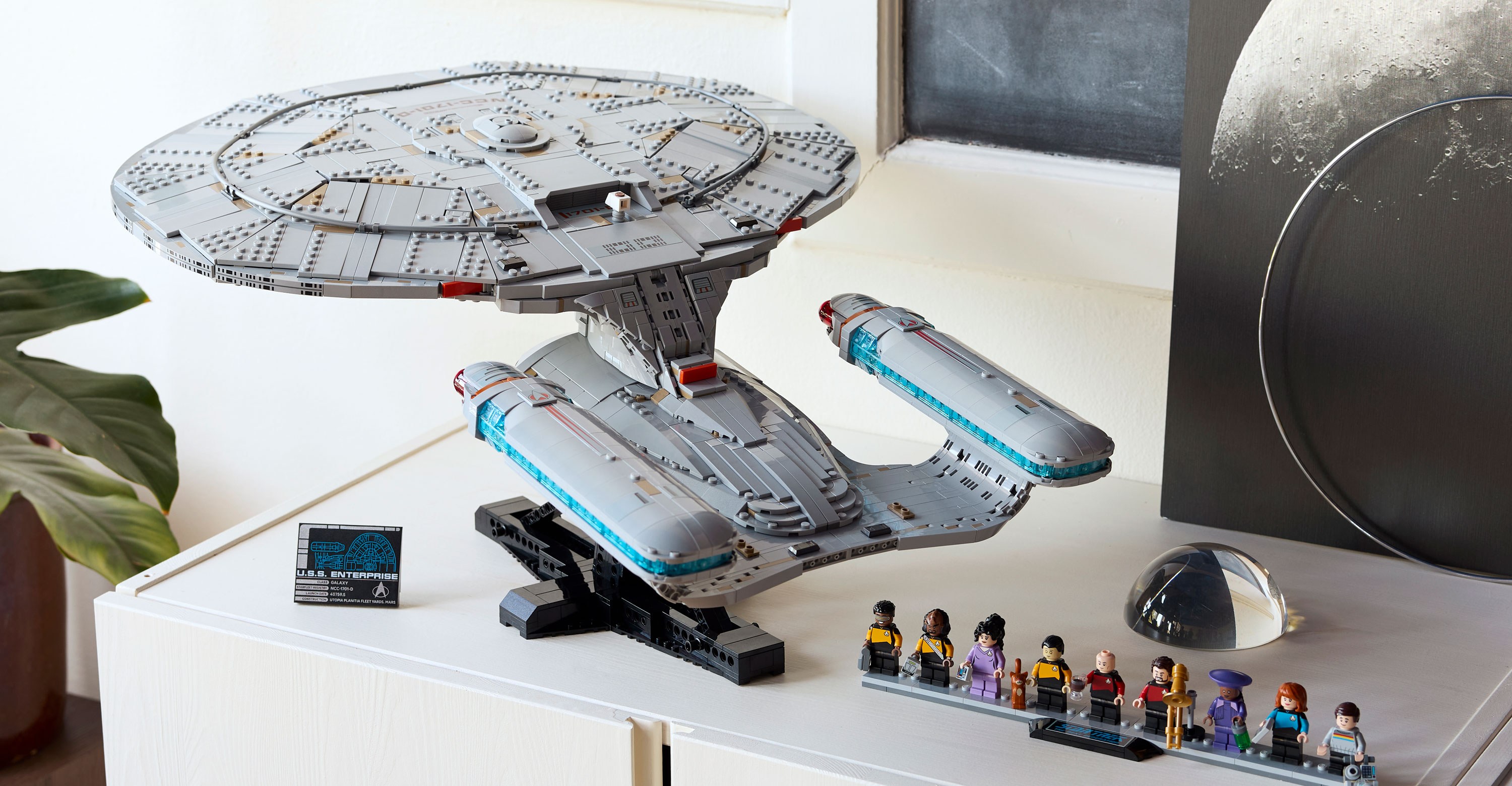 Lego’s first Star Trek set is a $400 Enterprise with Data, Picard, and ...
