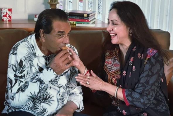 Hema Malini's emotional post goes viral on first birthday of Dharmendra ...