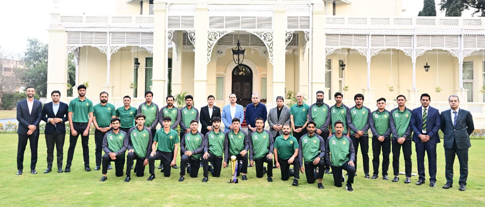 Field Marshal meets Pakistan Under-19 cricket team