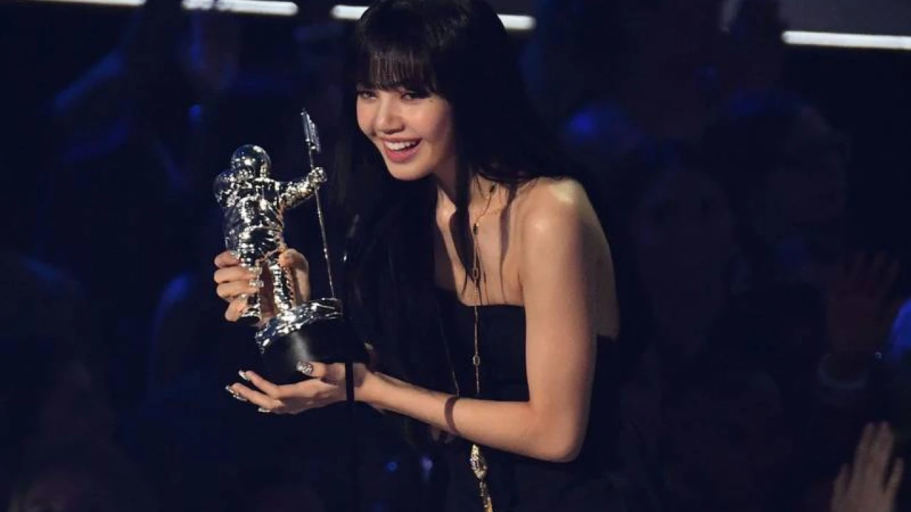 BLACKPINK icon Lisa won ‘Best K-Pop’ award at VMAs 2022