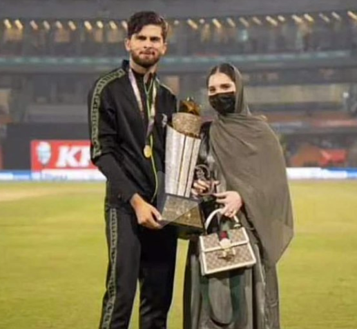 Shaheen Afridi, wife Ansha’s picture with PSL trophy storms into social ...