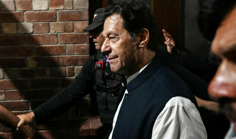 Chairman PTI Imran Khan meets his sisters, wife